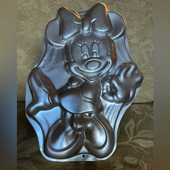 Disney | Kitchen | Wilton Disney Minnie Mouse Cake Pan | Poshmark